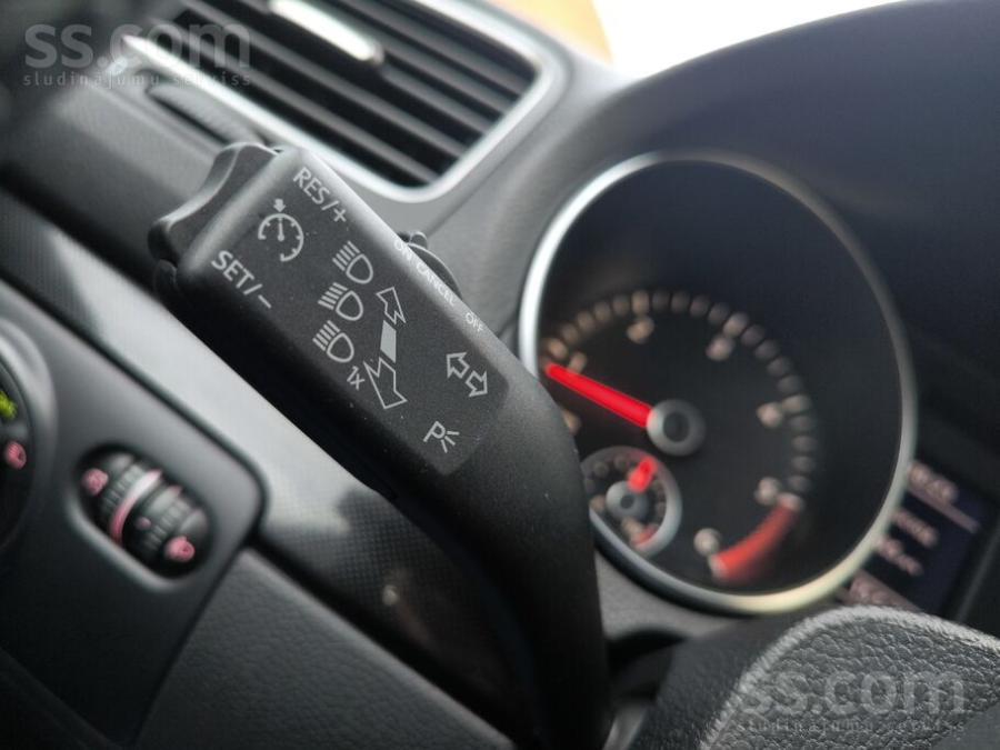 Grey Volkswagen Golf 2011 in Jelgava, with an engine capacity of 1.60 L and mileage of 240 thousand km for 4650 €, photo 21 on AUTOMOTO.COM.LV