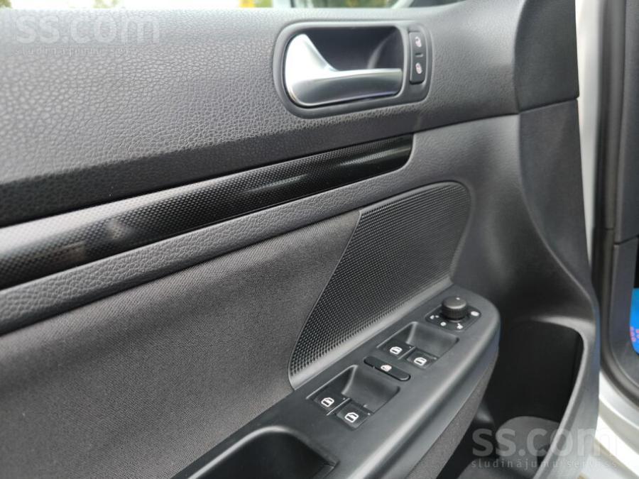 Grey Volkswagen Golf 2011 in Jelgava, with an engine capacity of 1.60 L and mileage of 240 thousand km for 4650 €, photo 23 on AUTOMOTO.COM.LV