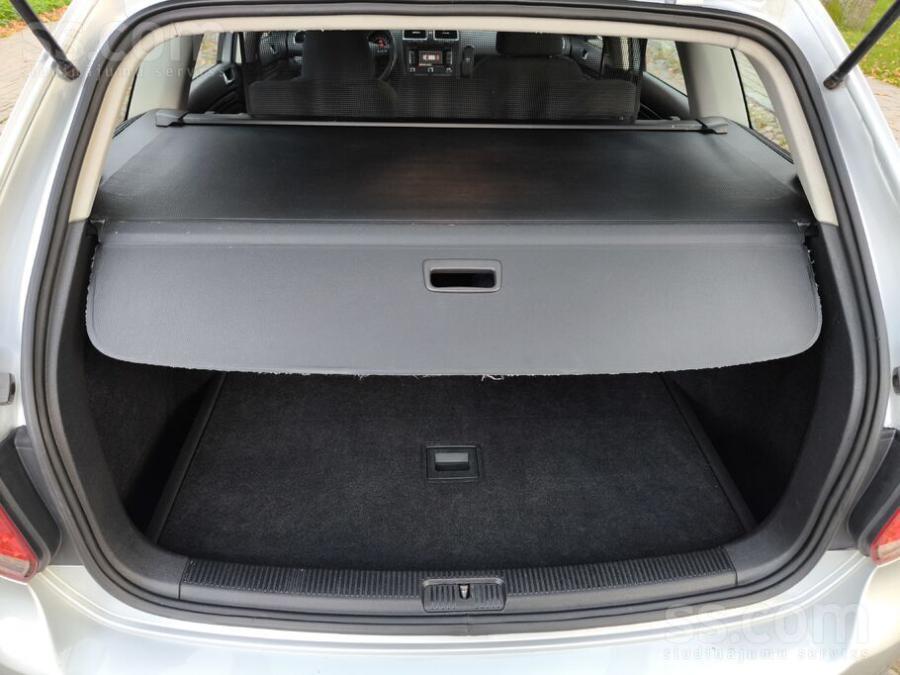 Grey Volkswagen Golf 2011 in Jelgava, with an engine capacity of 1.60 L and mileage of 240 thousand km for 4650 €, photo 28 on AUTOMOTO.COM.LV
