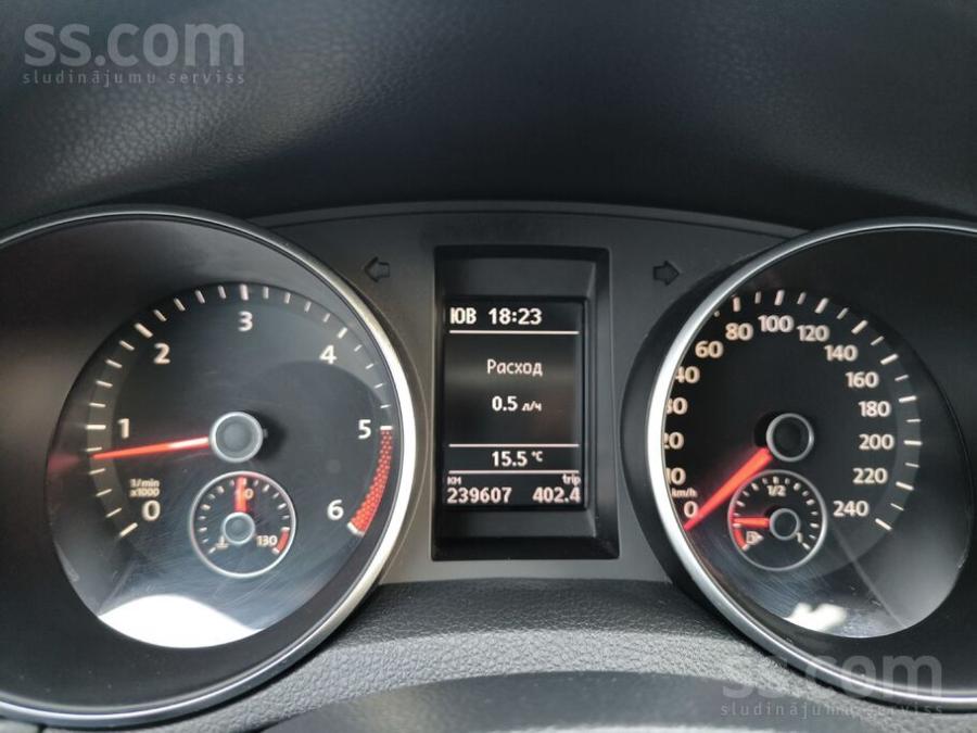 Grey Volkswagen Golf 2011 in Jelgava, with an engine capacity of 1.60 L and mileage of 240 thousand km for 4650 €, photo 32 on AUTOMOTO.COM.LV