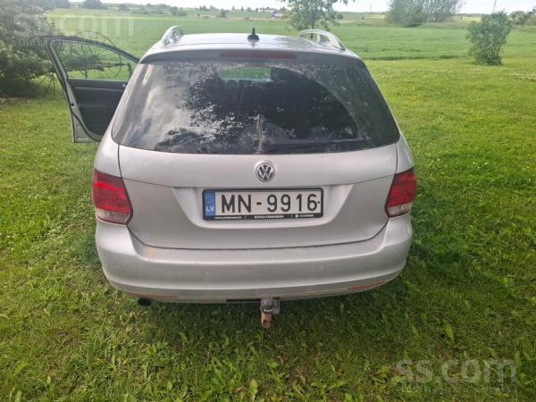 Grey Volkswagen Golf 2012 in Saldus, with an engine capacity of 1.60 L and mileage of 290 thousand km for 3500 €, photo 3 on AUTOMOTO.COM.LV