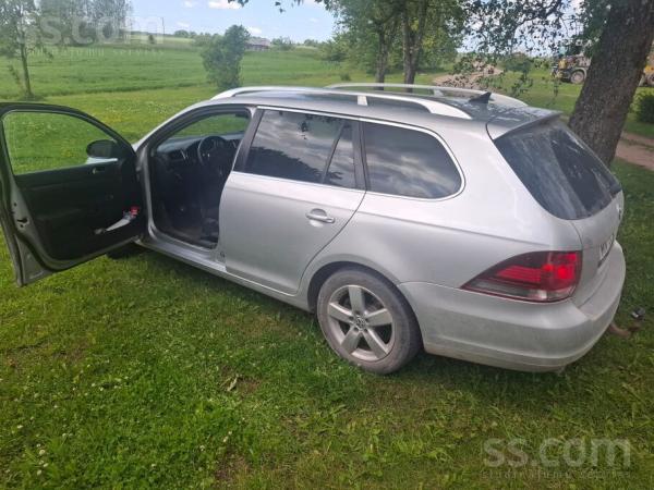Grey Volkswagen Golf 2012 in Saldus, with an engine capacity of 1.60 L and mileage of 290 thousand km for 3500 €, photo 5 on AUTOMOTO.COM.LV