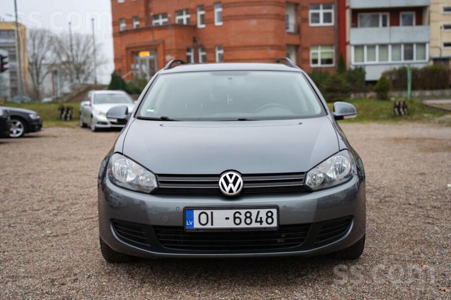 Grey Volkswagen Golf 2012 in Liepaja, with an engine capacity of 1.60 L and mileage of 277 thousand km for 4700 €, photo 3 on AUTOMOTO.COM.LV