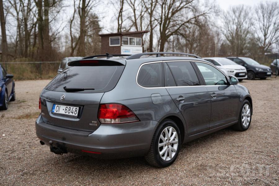 Grey Volkswagen Golf 2012 in Liepaja, with an engine capacity of 1.60 L and mileage of 277 thousand km for 4700 €, photo 6 on AUTOMOTO.COM.LV