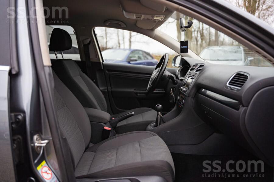 Grey Volkswagen Golf 2012 in Liepaja, with an engine capacity of 1.60 L and mileage of 277 thousand km for 4700 €, photo 17 on AUTOMOTO.COM.LV
