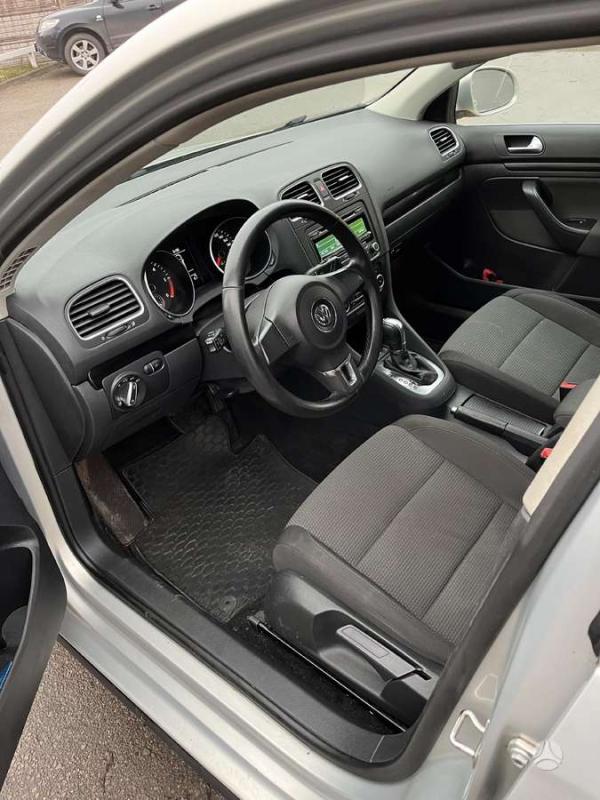 Pelēks Volkswagen Golf 2012 Šauļi, ar dzinēja tilpumu 1.60 L un nobraukumu 317 tūkst. km par 1600 €, foto 3 vietnē AUTOMOTO.COM.LV