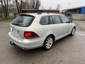 Grey Volkswagen Golf 2012 in Siauliai, with an engine capacity of 1.60 L and mileage of 317 thousand km for 1600 €, photo 7 on AUTOMOTO.COM.LV