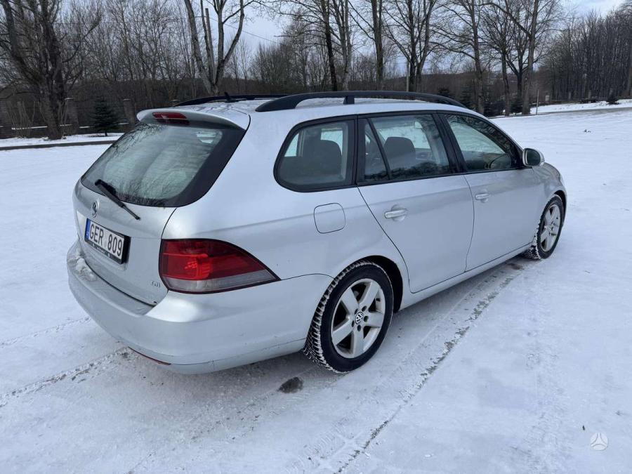 Grey Volkswagen Golf 2012 in Vilnius, with an engine capacity of 1.60 L and mileage of 274 thousand km for 1600 €, photo 3 on AUTOMOTO.COM.LV