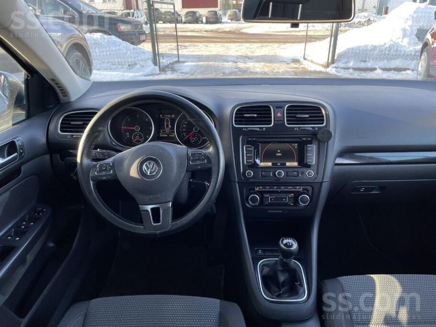 Grey Volkswagen Golf 2012 in Talsi, with an engine capacity of 1.60 L and mileage of 258 thousand km for 3700 €, photo 7 on AUTOMOTO.COM.LV
