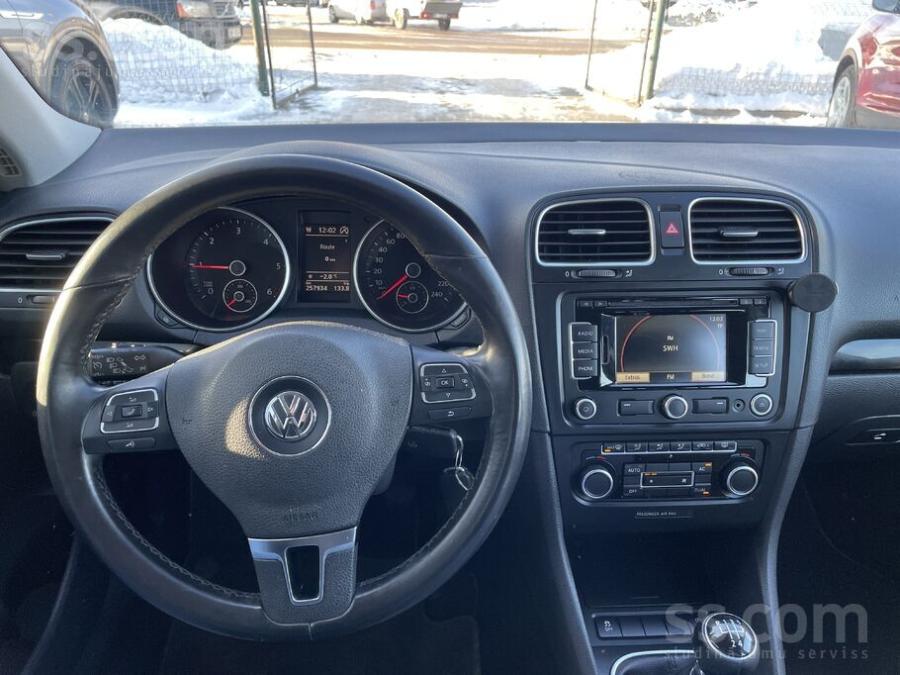 Grey Volkswagen Golf 2012 in Talsi, with an engine capacity of 1.60 L and mileage of 258 thousand km for 3700 €, photo 16 on AUTOMOTO.COM.LV