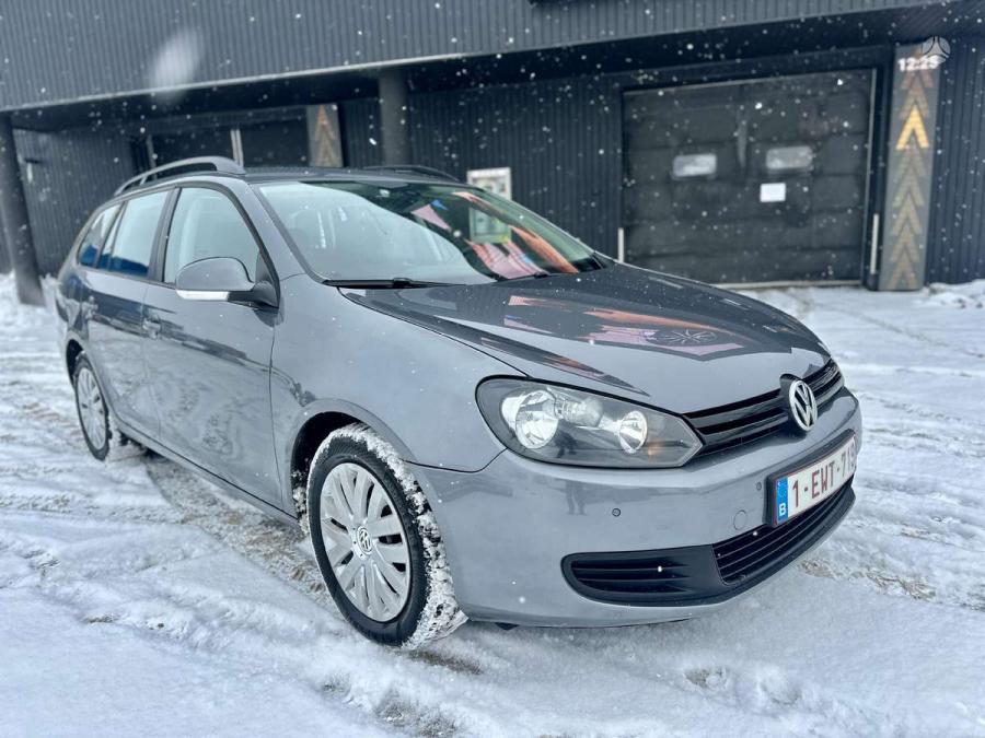 Grey Volkswagen Golf 2012 in Siauliai, with an engine capacity of 1.60 L and mileage of 247 thousand km for 4100 €, photo 2 on AUTOMOTO.COM.LV