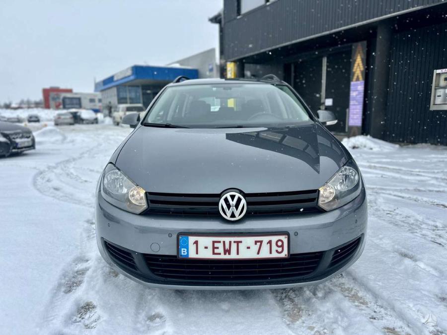 Grey Volkswagen Golf 2012 in Siauliai, with an engine capacity of 1.60 L and mileage of 247 thousand km for 4100 €, photo 3 on AUTOMOTO.COM.LV