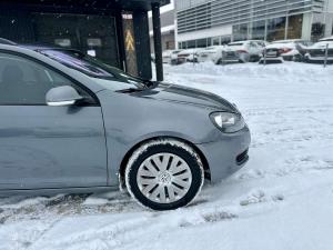 Grey Volkswagen Golf 2012 in Siauliai, with an engine capacity of 1.60 L and mileage of 247 thousand km for 4100 €, photo 4 on AUTOMOTO.COM.LV