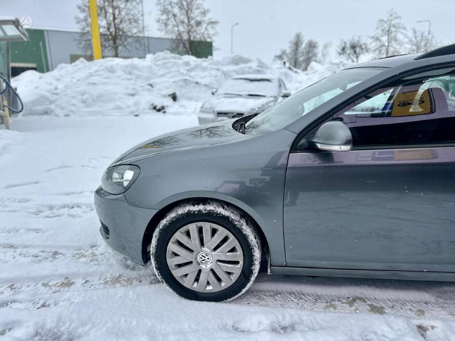 Grey Volkswagen Golf 2012 in Siauliai, with an engine capacity of 1.60 L and mileage of 247 thousand km for 4100 €, photo 5 on AUTOMOTO.COM.LV