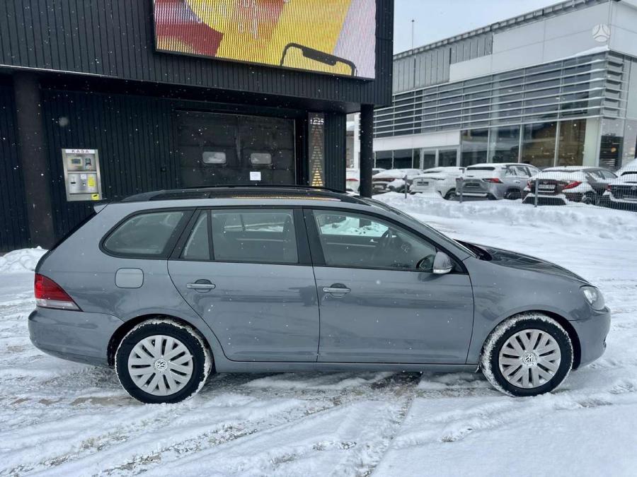 Grey Volkswagen Golf 2012 in Siauliai, with an engine capacity of 1.60 L and mileage of 247 thousand km for 4100 €, photo 6 on AUTOMOTO.COM.LV