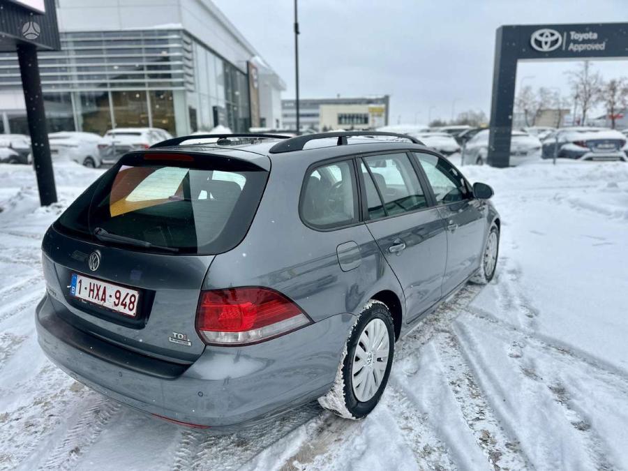 Grey Volkswagen Golf 2012 in Siauliai, with an engine capacity of 1.60 L and mileage of 247 thousand km for 4100 €, photo 7 on AUTOMOTO.COM.LV