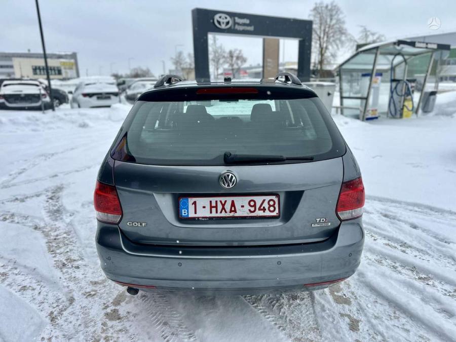 Grey Volkswagen Golf 2012 in Siauliai, with an engine capacity of 1.60 L and mileage of 247 thousand km for 4100 €, photo 8 on AUTOMOTO.COM.LV