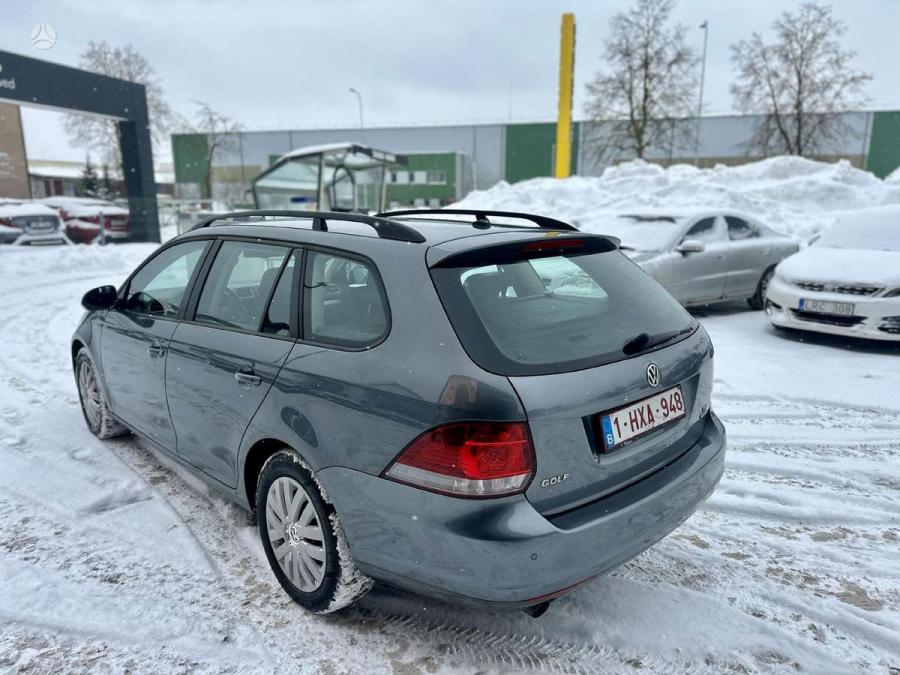 Grey Volkswagen Golf 2012 in Siauliai, with an engine capacity of 1.60 L and mileage of 247 thousand km for 4100 €, photo 9 on AUTOMOTO.COM.LV