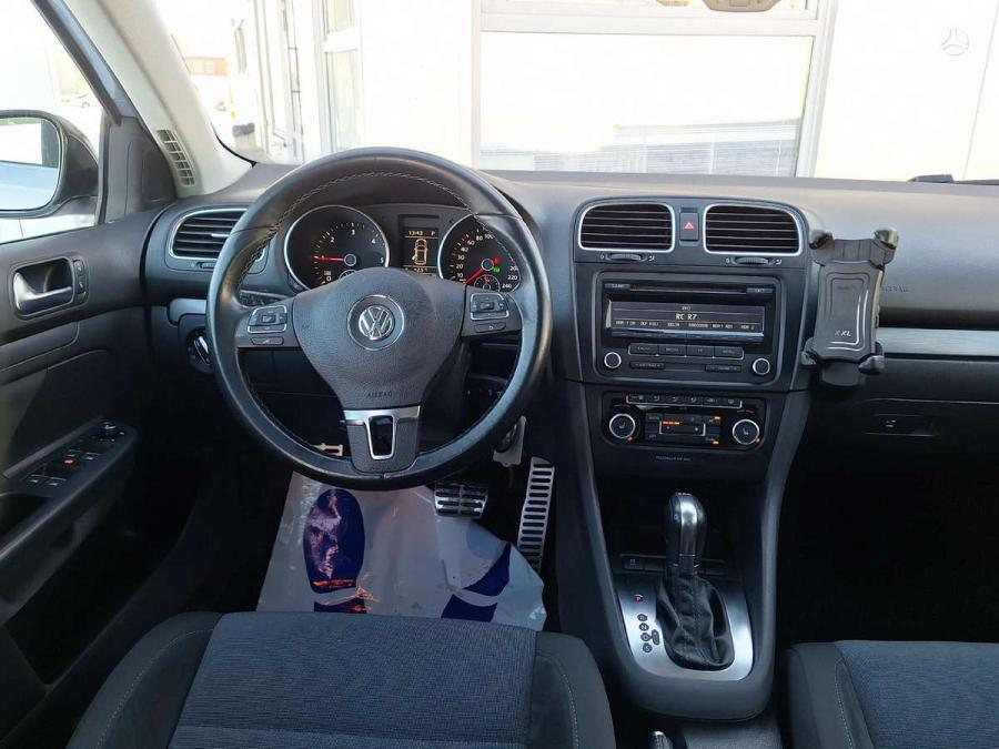 Grey Volkswagen Golf 2012 in Jonava, with an engine capacity of 1.60 L and mileage of 285 thousand km for 3700 €, photo 3 on AUTOMOTO.COM.LV