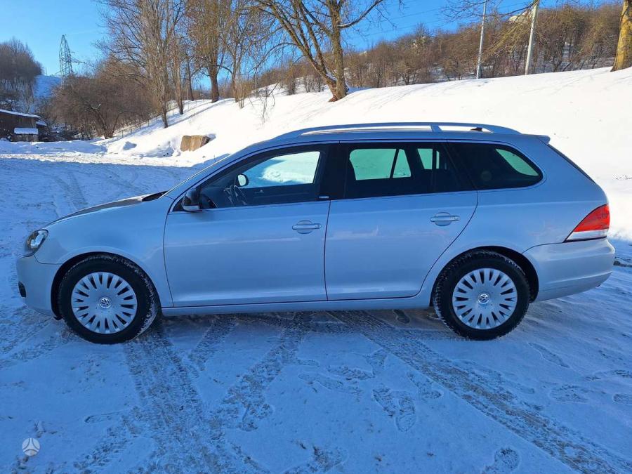 Grey Volkswagen Golf 2012 in Jonava, with an engine capacity of 1.60 L and mileage of 285 thousand km for 3700 €, photo 11 on AUTOMOTO.COM.LV