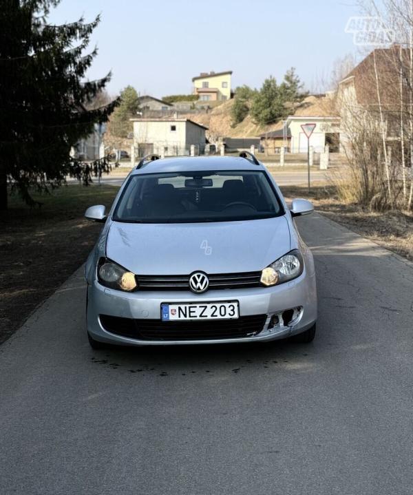 Grey Volkswagen Golf 2012 in Vievis, with an engine capacity of 1.60 L and mileage of 352 thousand km for 1000 €, photo 2 on AUTOMOTO.COM.LV