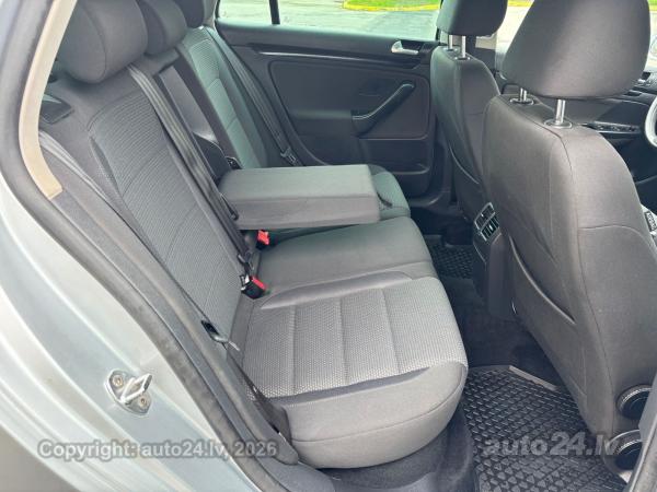 Pelēks Volkswagen Golf 2012 Tallina, ar dzinēja tilpumu 1.60 L un nobraukumu 308 tūkst. km par 3499 €, foto 7 vietnē AUTOMOTO.COM.LV