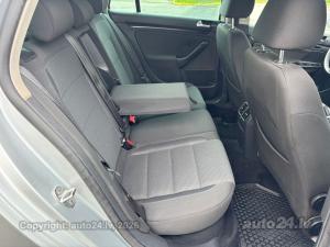 Grey Volkswagen Golf 2012 in Tallinn, with an engine capacity of 1.60 L and mileage of 308 thousand km for 3499 €, photo 8 on AUTOMOTO.COM.LV