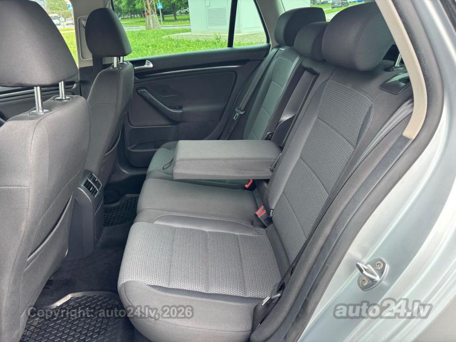 Grey Volkswagen Golf 2012 in Tallinn, with an engine capacity of 1.60 L and mileage of 308 thousand km for 3499 €, photo 9 on AUTOMOTO.COM.LV
