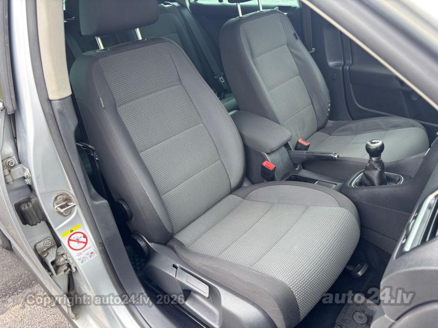 Grey Volkswagen Golf 2012 in Tallinn, with an engine capacity of 1.60 L and mileage of 308 thousand km for 3499 €, photo 14 on AUTOMOTO.COM.LV