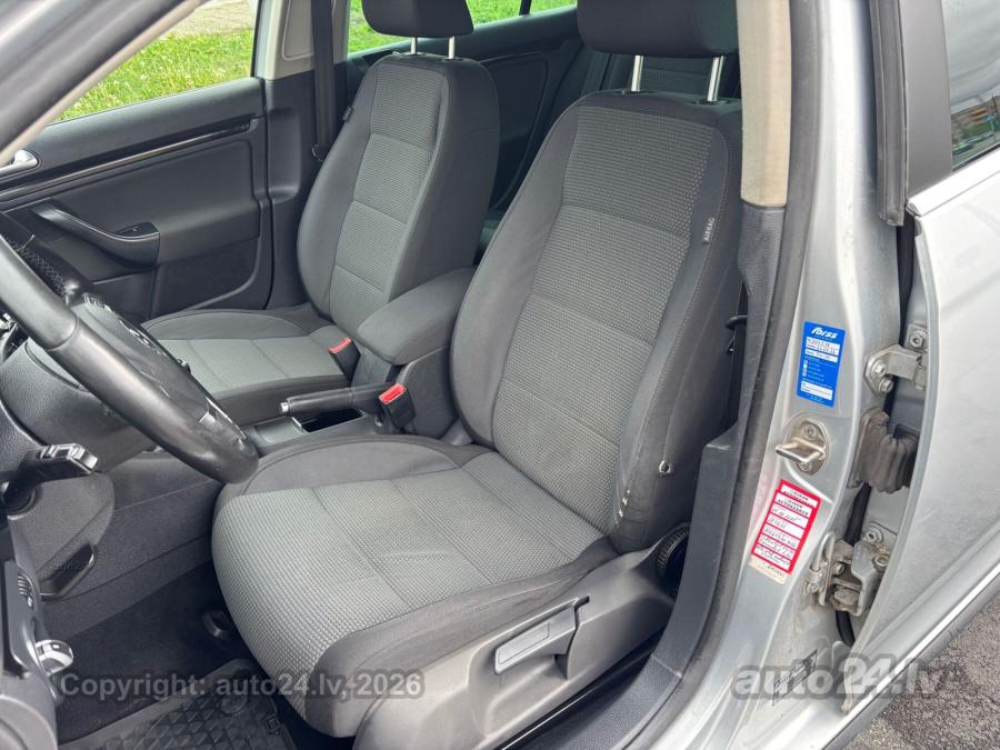 Grey Volkswagen Golf 2012 in Tallinn, with an engine capacity of 1.60 L and mileage of 308 thousand km for 3499 €, photo 15 on AUTOMOTO.COM.LV