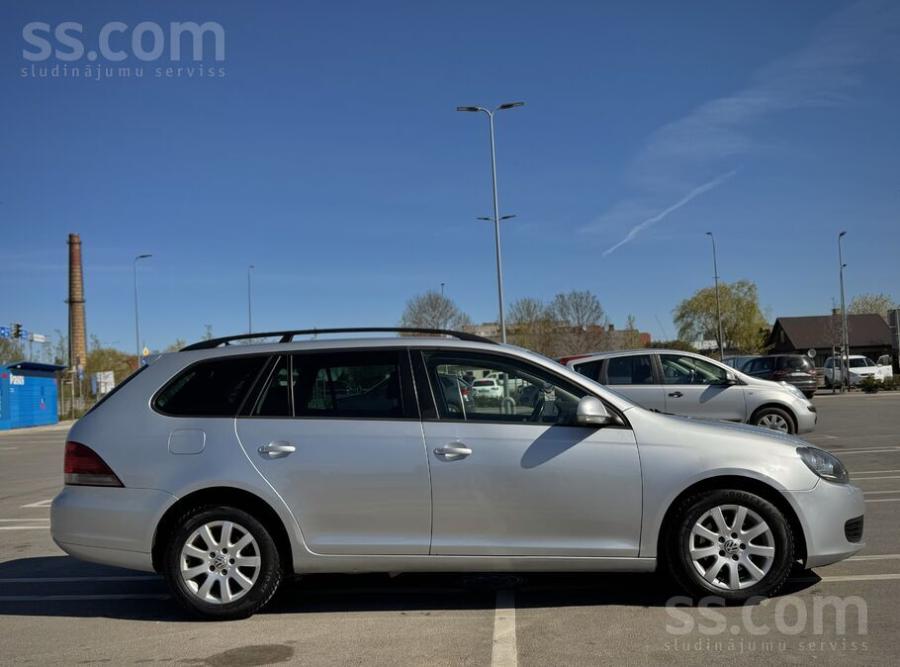 Grey Volkswagen Golf 2012 in Jelgava, with an engine capacity of 1.60 L and mileage of 0 thousand km for 3450 €, photo 8 on AUTOMOTO.COM.LV