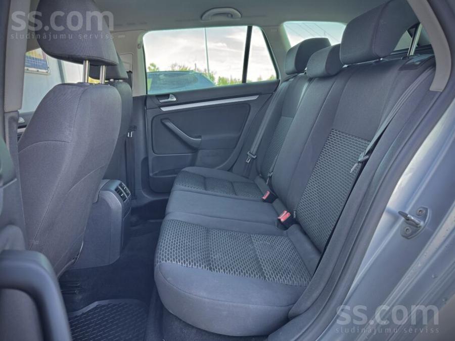 Grey Volkswagen Golf 2012 in Jelgava, with an engine capacity of 1.60 L and mileage of 0 thousand km for 3450 €, photo 9 on AUTOMOTO.COM.LV