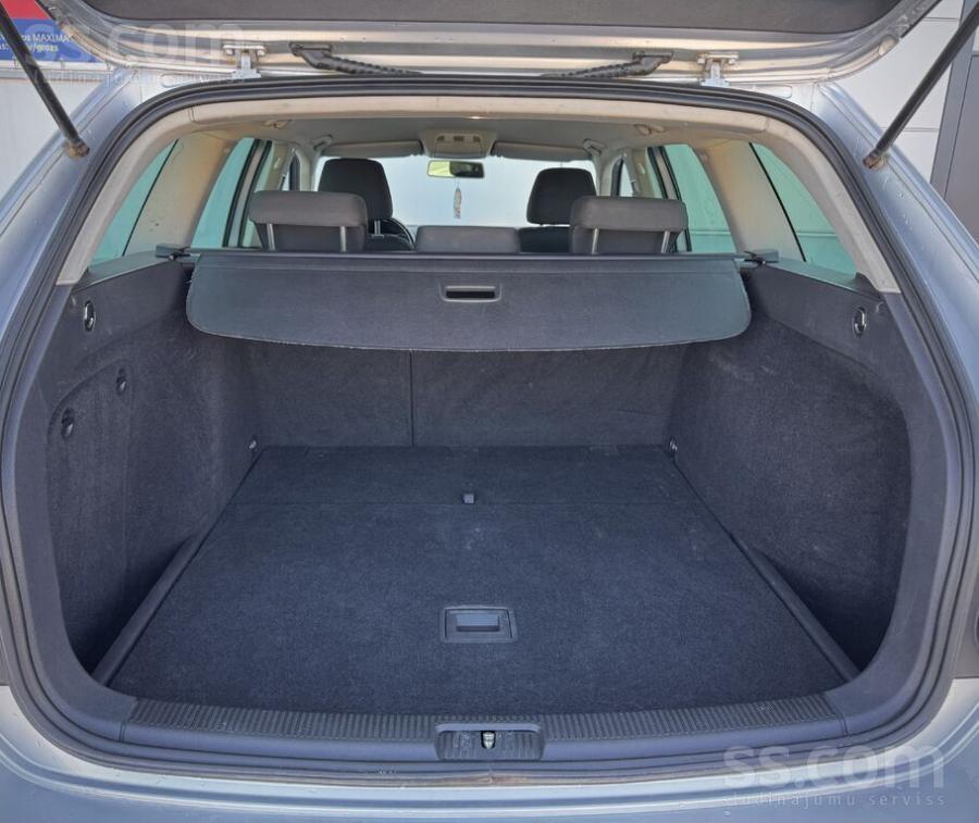 Grey Volkswagen Golf 2012 in Jelgava, with an engine capacity of 1.60 L and mileage of 0 thousand km for 3450 €, photo 12 on AUTOMOTO.COM.LV