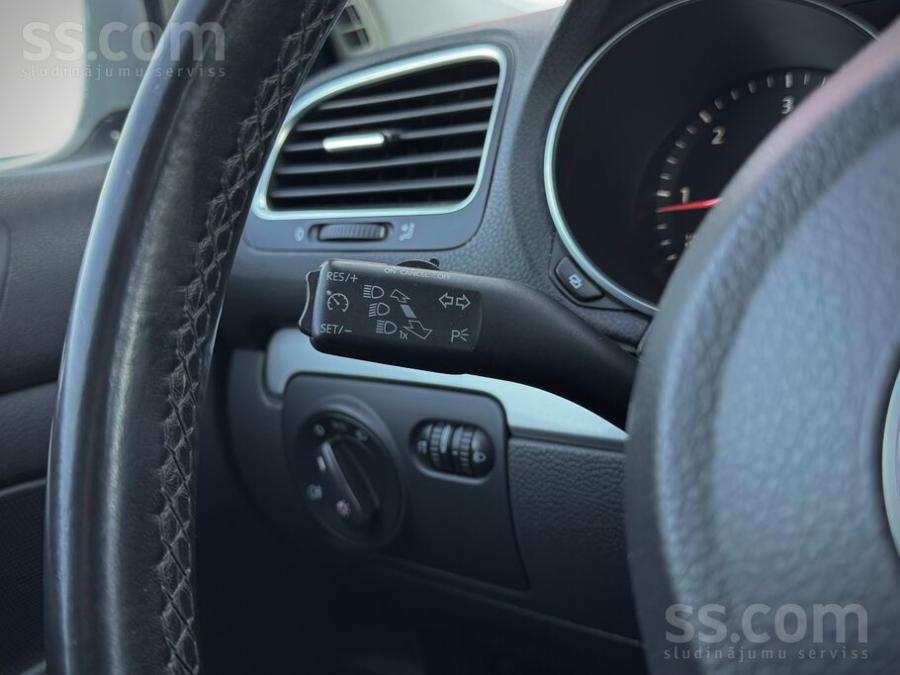 Grey Volkswagen Golf 2012 in Jelgava, with an engine capacity of 1.60 L and mileage of 0 thousand km for 3450 €, photo 14 on AUTOMOTO.COM.LV