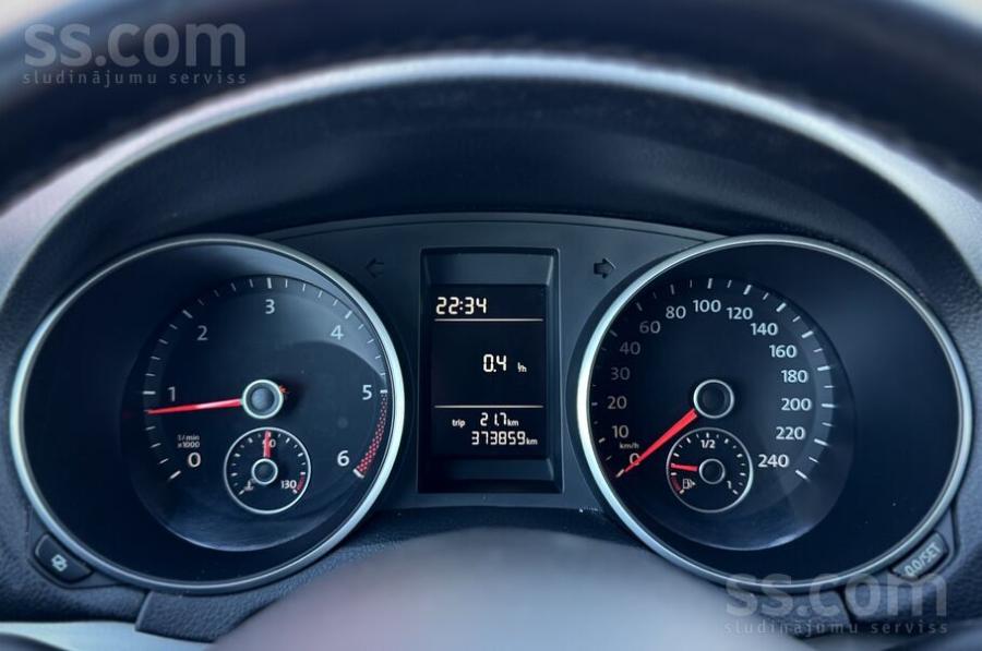 Grey Volkswagen Golf 2012 in Jelgava, with an engine capacity of 1.60 L and mileage of 0 thousand km for 3450 €, photo 15 on AUTOMOTO.COM.LV