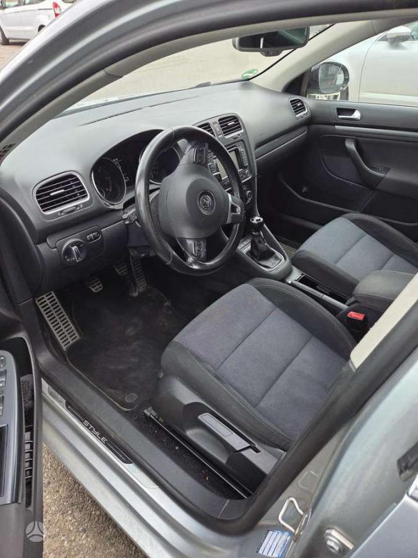Pelēks Volkswagen Golf 2012 Marijampole, ar dzinēja tilpumu 1.60 L un nobraukumu 282 tūkst. km par 2500 €, foto 9 vietnē AUTOMOTO.COM.LV