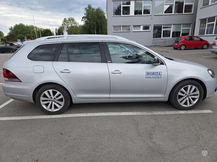 Grey Volkswagen Golf 2012 in Marijampole, with an engine capacity of 1.60 L and mileage of 282 thousand km for 2500 €, photo 5 on AUTOMOTO.COM.LV