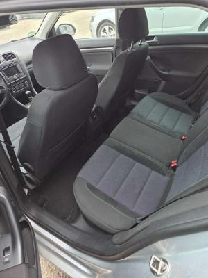 Grey Volkswagen Golf 2012 in Marijampole, with an engine capacity of 1.60 L and mileage of 282 thousand km for 2500 €, photo 11 on AUTOMOTO.COM.LV