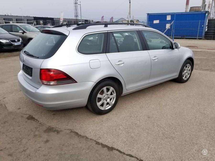 Pelēks Volkswagen Golf 2012 Kauņa, ar dzinēja tilpumu 1.20 L un nobraukumu 190 tūkst. km par 2990 €, foto 9 vietnē AUTOMOTO.COM.LV