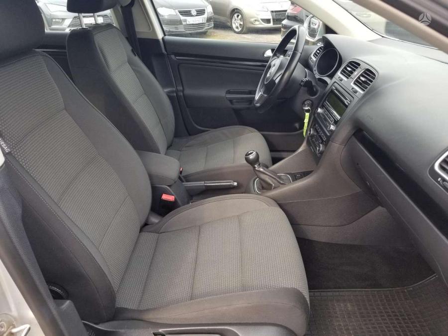 Pelēks Volkswagen Golf 2012 Kauņa, ar dzinēja tilpumu 1.20 L un nobraukumu 190 tūkst. km par 2990 €, foto 13 vietnē AUTOMOTO.COM.LV
