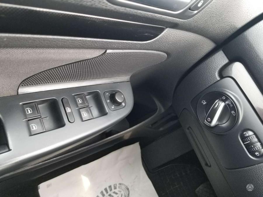 Pelēks Volkswagen Golf 2012 Kauņa, ar dzinēja tilpumu 1.20 L un nobraukumu 190 tūkst. km par 2990 €, foto 15 vietnē AUTOMOTO.COM.LV