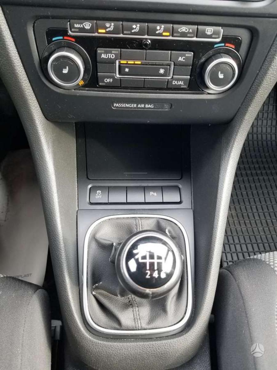 Pelēks Volkswagen Golf 2012 Kauņa, ar dzinēja tilpumu 1.20 L un nobraukumu 190 tūkst. km par 2990 €, foto 18 vietnē AUTOMOTO.COM.LV