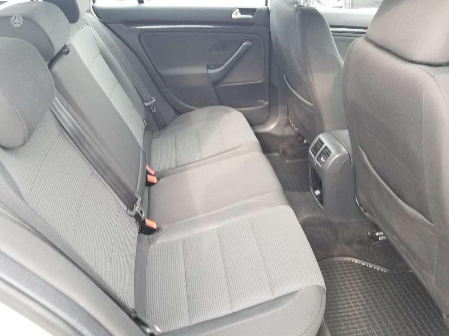 Pelēks Volkswagen Golf 2012 Kauņa, ar dzinēja tilpumu 1.20 L un nobraukumu 190 tūkst. km par 2990 €, foto 19 vietnē AUTOMOTO.COM.LV