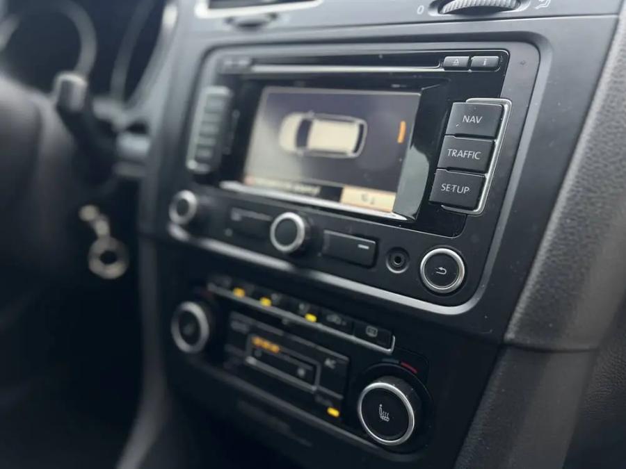 Pelēks Volkswagen Golf 2012 Jēkabpils, ar dzinēja tilpumu 1.40 L un nobraukumu 157 tūkst. km par 5550 €, foto 23 vietnē AUTOMOTO.COM.LV