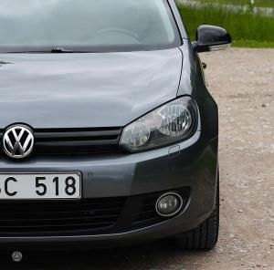 Grey Volkswagen Golf 2012 in Kretinga, with an engine capacity of 1.60 L and mileage of 349 thousand km for 4499 €, photo 6 on AUTOMOTO.COM.LV