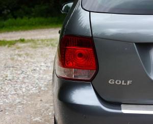 Grey Volkswagen Golf 2012 in Kretinga, with an engine capacity of 1.60 L and mileage of 349 thousand km for 4499 €, photo 13 on AUTOMOTO.COM.LV