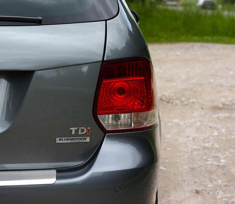 Grey Volkswagen Golf 2012 in Kretinga, with an engine capacity of 1.60 L and mileage of 349 thousand km for 4499 €, photo 15 on AUTOMOTO.COM.LV