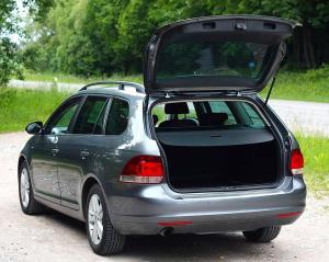 Grey Volkswagen Golf 2012 in Kretinga, with an engine capacity of 1.60 L and mileage of 349 thousand km for 4499 €, photo 18 on AUTOMOTO.COM.LV