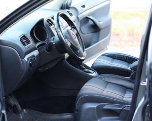Grey Volkswagen Golf 2012 in Kretinga, with an engine capacity of 1.60 L and mileage of 349 thousand km for 4499 €, photo 20 on AUTOMOTO.COM.LV