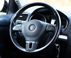 Grey Volkswagen Golf 2012 in Kretinga, with an engine capacity of 1.60 L and mileage of 349 thousand km for 4499 €, photo 26 on AUTOMOTO.COM.LV